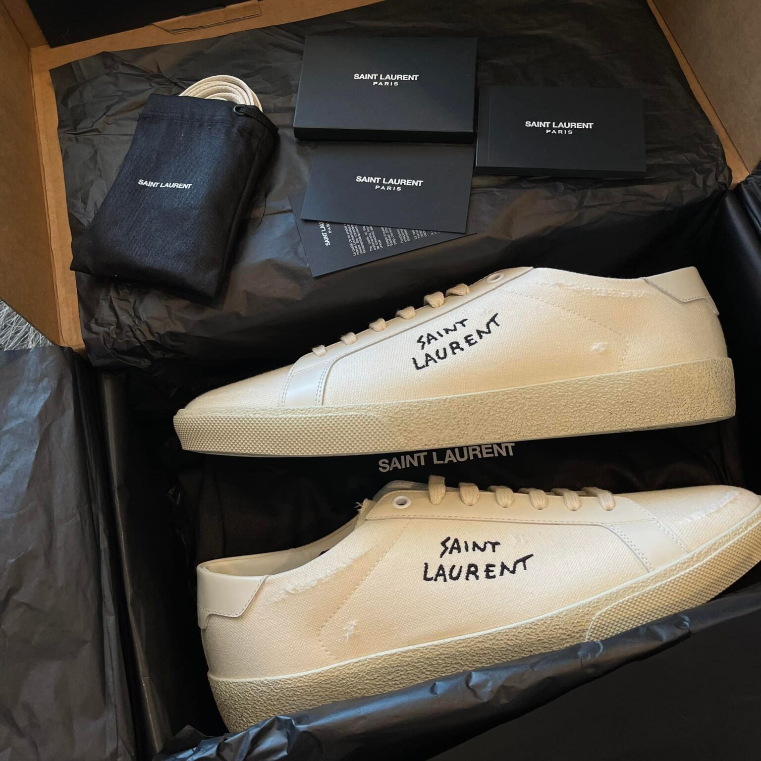 New!! YSL Sneakers ไม่รวมกล่อง‼️ ของใหม่ แท้ ซื้อสดซื้อผ่อนได้เลย มี ...